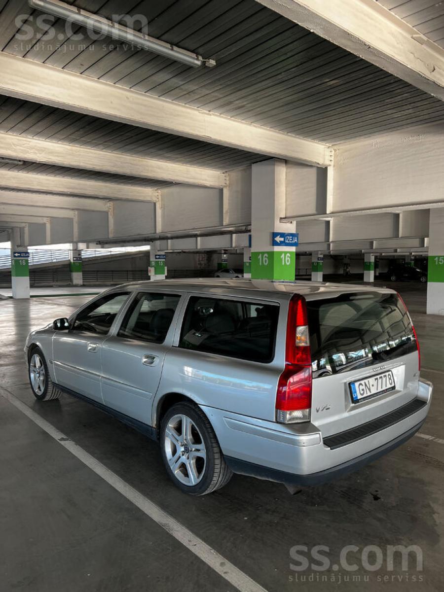 Pelēks Volvo V70 2005 Rīga, ar dzinēja tilpumu 2.40 L un nobraukumu 309 tūkst. km par 8850 €, foto 3 vietnē AUTOMOTO.COM.LV