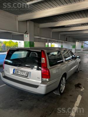 Pelēks Volvo V70 2005 Rīga, ar dzinēja tilpumu 2.40 L un nobraukumu 309 tūkst. km par 8850 €, foto 5 vietnē AUTOMOTO.COM.LV