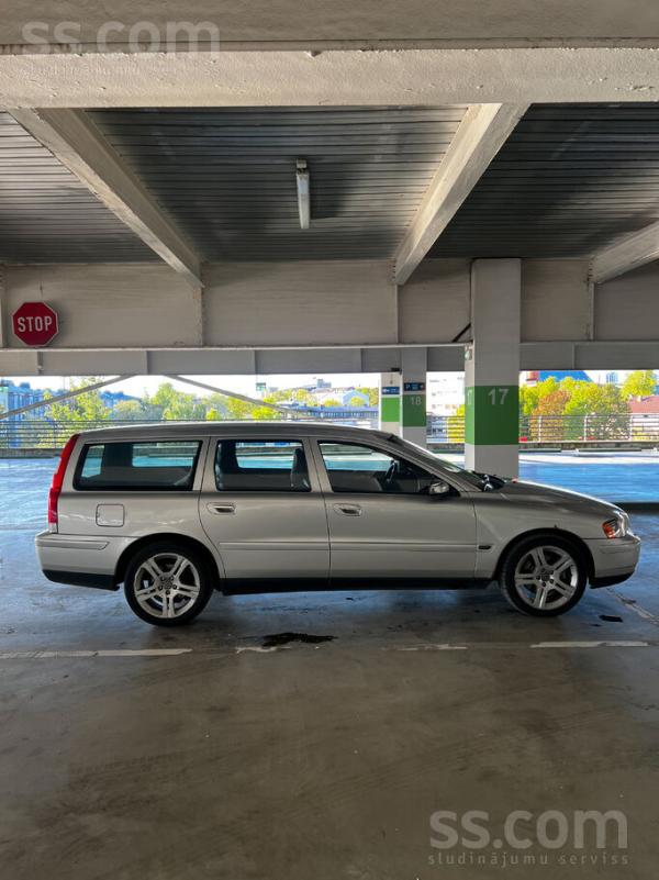 Pelēks Volvo V70 2005 Rīga, ar dzinēja tilpumu 2.40 L un nobraukumu 309 tūkst. km par 8850 €, foto 6 vietnē AUTOMOTO.COM.LV