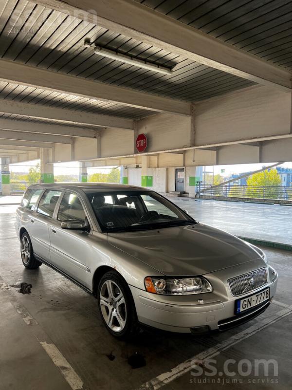 Pelēks Volvo V70 2005 Rīga, ar dzinēja tilpumu 2.40 L un nobraukumu 309 tūkst. km par 8850 €, foto 7 vietnē AUTOMOTO.COM.LV