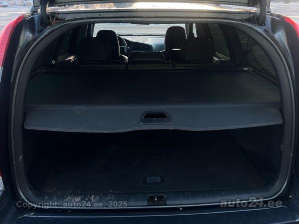 Grey Volvo V70 2005 in Parnu, with an engine capacity of 2.40 L and mileage of 319 thousand km for 3990 €, photo 11 on AUTOMOTO.COM.LV