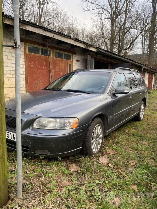 Pelēks Volvo V70 2005 Ventspils, ar dzinēja tilpumu 2.40 L un nobraukumu 401 tūkst. km par 1700 €, foto 1 vietnē AUTOMOTO.COM.LV