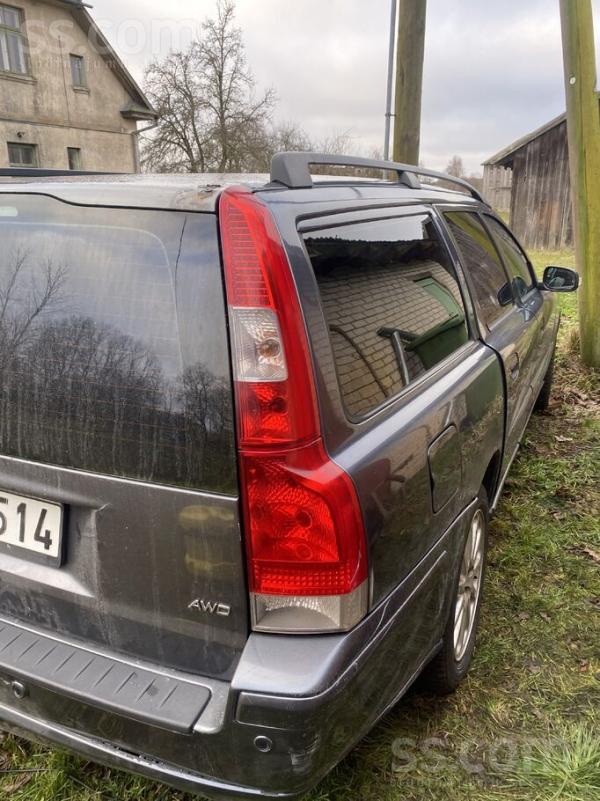 Pelēks Volvo V70 2005 Ventspils, ar dzinēja tilpumu 2.40 L un nobraukumu 401 tūkst. km par 1700 €, foto 5 vietnē AUTOMOTO.COM.LV