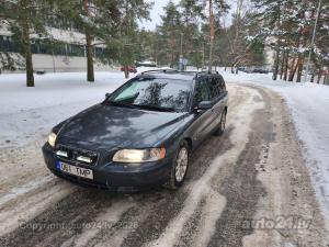 Pelēks Volvo V70 2005 Tallina, ar dzinēja tilpumu 2.40 L un nobraukumu 417 tūkst. km par 2700 €, foto  vietnē AUTOMOTO.COM.LV
