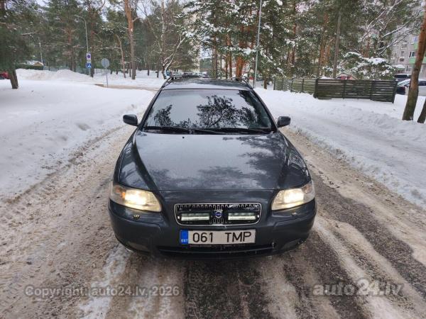 Pelēks Volvo V70 2005 Tallina, ar dzinēja tilpumu 2.40 L un nobraukumu 417 tūkst. km par 2700 €, foto 2 vietnē AUTOMOTO.COM.LV