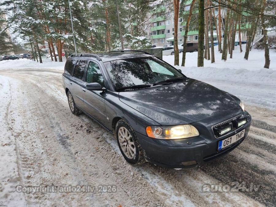 Серый Вольво В70 2005 в Таллин, объемом двигателя 2.40 л и пробегом 417 тыс. км за 2700 €, фото 3 на AUTOMOTO.COM.LV
