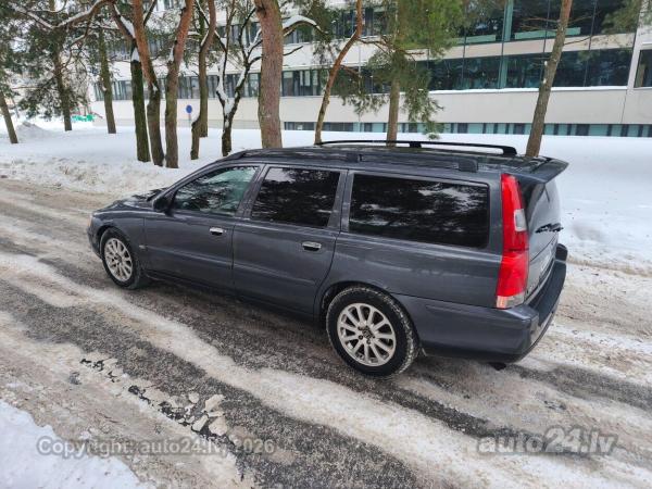 Pelēks Volvo V70 2005 Tallina, ar dzinēja tilpumu 2.40 L un nobraukumu 417 tūkst. km par 2700 €, foto 4 vietnē AUTOMOTO.COM.LV
