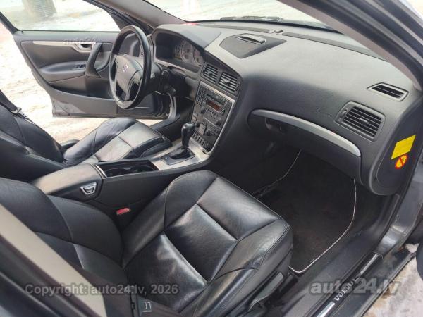 Pelēks Volvo V70 2005 Tallina, ar dzinēja tilpumu 2.40 L un nobraukumu 417 tūkst. km par 2700 €, foto 8 vietnē AUTOMOTO.COM.LV