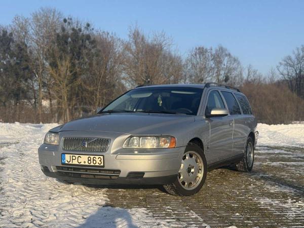Pelēks Volvo V70 2005 Kauņa, ar dzinēja tilpumu 2.44 L un nobraukumu 449 tūkst. km par 1650 €, foto 1 vietnē AUTOMOTO.COM.LV