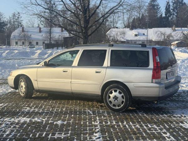 Pelēks Volvo V70 2005 Kauņa, ar dzinēja tilpumu 2.44 L un nobraukumu 449 tūkst. km par 1650 €, foto 3 vietnē AUTOMOTO.COM.LV