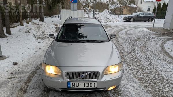 Pelēks Volvo V70 2005 Rīga, ar dzinēja tilpumu 2.40 L un nobraukumu 277 tūkst. km par 1300 €, foto 1 vietnē AUTOMOTO.COM.LV