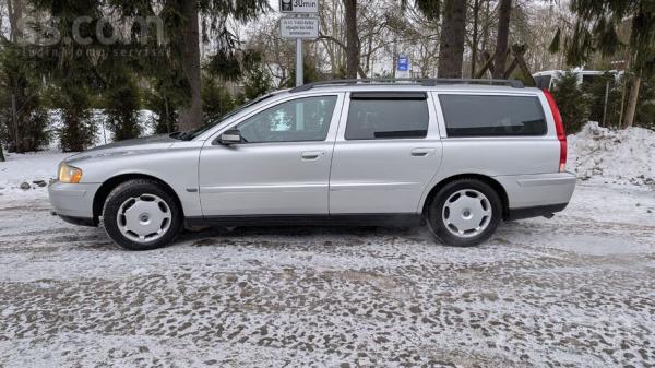 Pelēks Volvo V70 2005 Rīga, ar dzinēja tilpumu 2.40 L un nobraukumu 277 tūkst. km par 1300 €, foto 2 vietnē AUTOMOTO.COM.LV