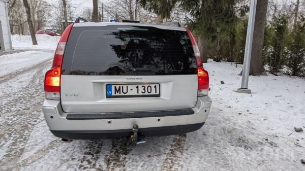 Pelēks Volvo V70 2005 Rīga, ar dzinēja tilpumu 2.40 L un nobraukumu 277 tūkst. km par 1300 €, foto 4 vietnē AUTOMOTO.COM.LV