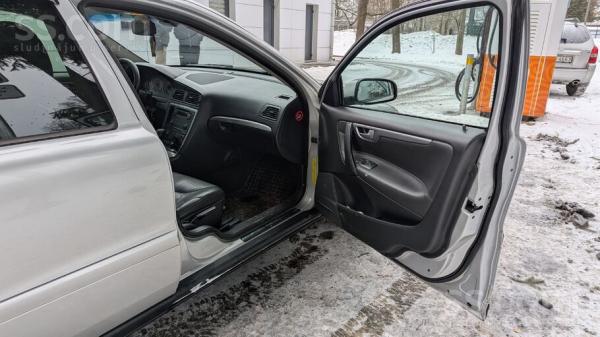 Pelēks Volvo V70 2005 Rīga, ar dzinēja tilpumu 2.40 L un nobraukumu 277 tūkst. km par 1300 €, foto 10 vietnē AUTOMOTO.COM.LV