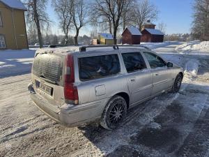 Grey Volvo V70 2005 in Anyksciai, with an engine capacity of 2.40 L and mileage of 307 thousand km for 1500 €, photo 4 on AUTOMOTO.COM.LV