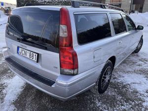 Grey Volvo V70 2005 in Vilnius, with an engine capacity of 2.40 L and mileage of 308 thousand km for 1800 €, photo 4 on AUTOMOTO.COM.LV
