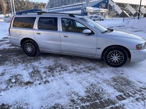 Grey Volvo V70 2005 in Vilnius, with an engine capacity of 2.40 L and mileage of 308 thousand km for 1800 €, photo 5 on AUTOMOTO.COM.LV