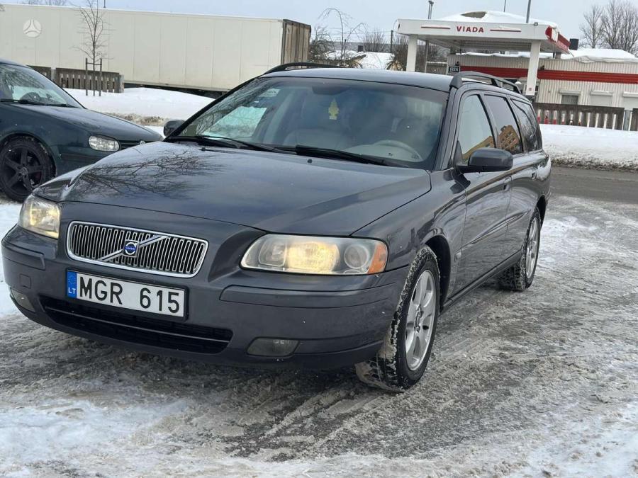 Pelēks Volvo V70 2005 Šauļi, ar dzinēja tilpumu 2.40 L un nobraukumu 295 tūkst. km par 2650 €, foto 4 vietnē AUTOMOTO.COM.LV