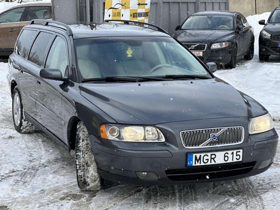 Pelēks Volvo V70 2005 Šauļi, ar dzinēja tilpumu 2.40 L un nobraukumu 295 tūkst. km par 2650 €, foto 8 vietnē AUTOMOTO.COM.LV