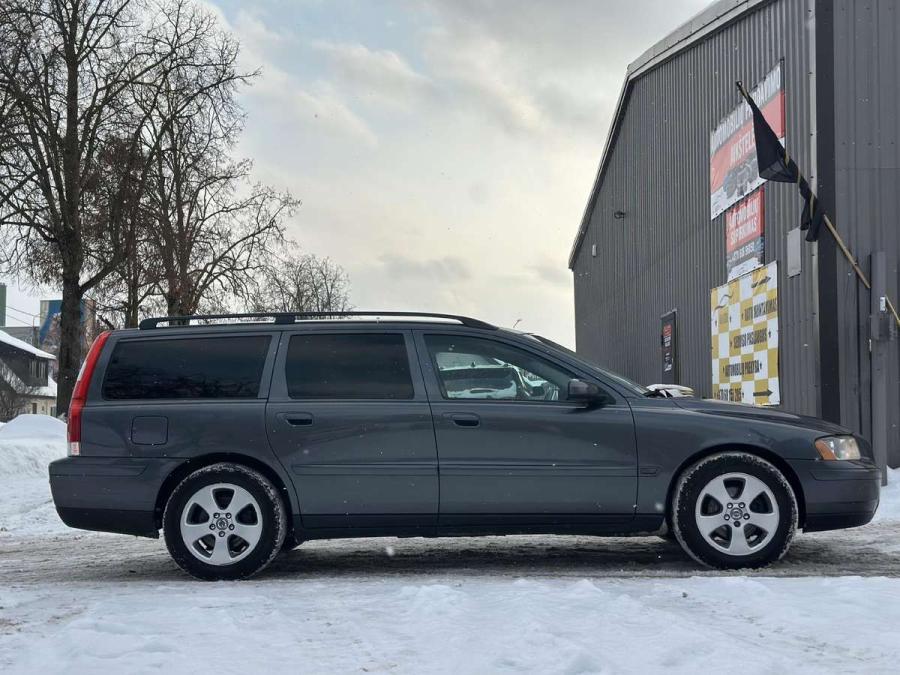 Pelēks Volvo V70 2005 Šauļi, ar dzinēja tilpumu 2.40 L un nobraukumu 295 tūkst. km par 2650 €, foto 10 vietnē AUTOMOTO.COM.LV
