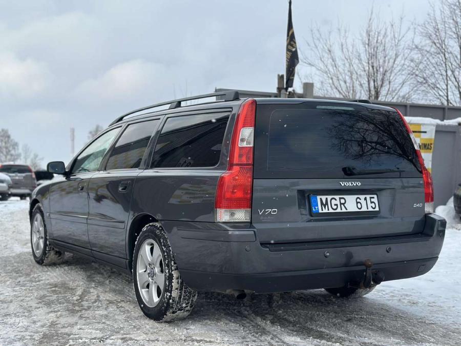 Pelēks Volvo V70 2005 Šauļi, ar dzinēja tilpumu 2.40 L un nobraukumu 295 tūkst. km par 2650 €, foto 13 vietnē AUTOMOTO.COM.LV