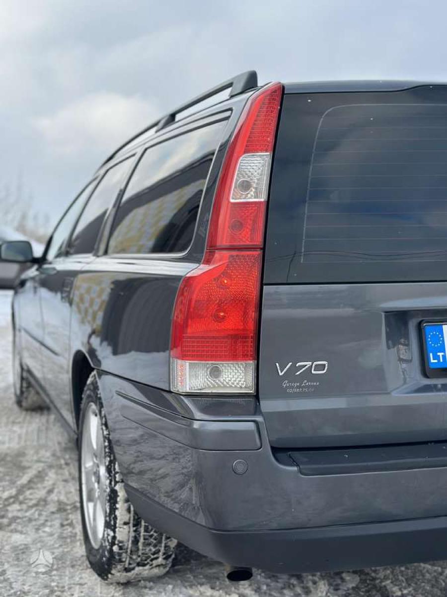 Grey Volvo V70 2005 in Siauliai, with an engine capacity of 2.40 L and mileage of 295 thousand km for 2650 €, photo 14 on AUTOMOTO.COM.LV