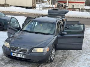 Grey Volvo V70 2005 in Siauliai, with an engine capacity of 2.40 L and mileage of 295 thousand km for 2650 €, photo 16 on AUTOMOTO.COM.LV