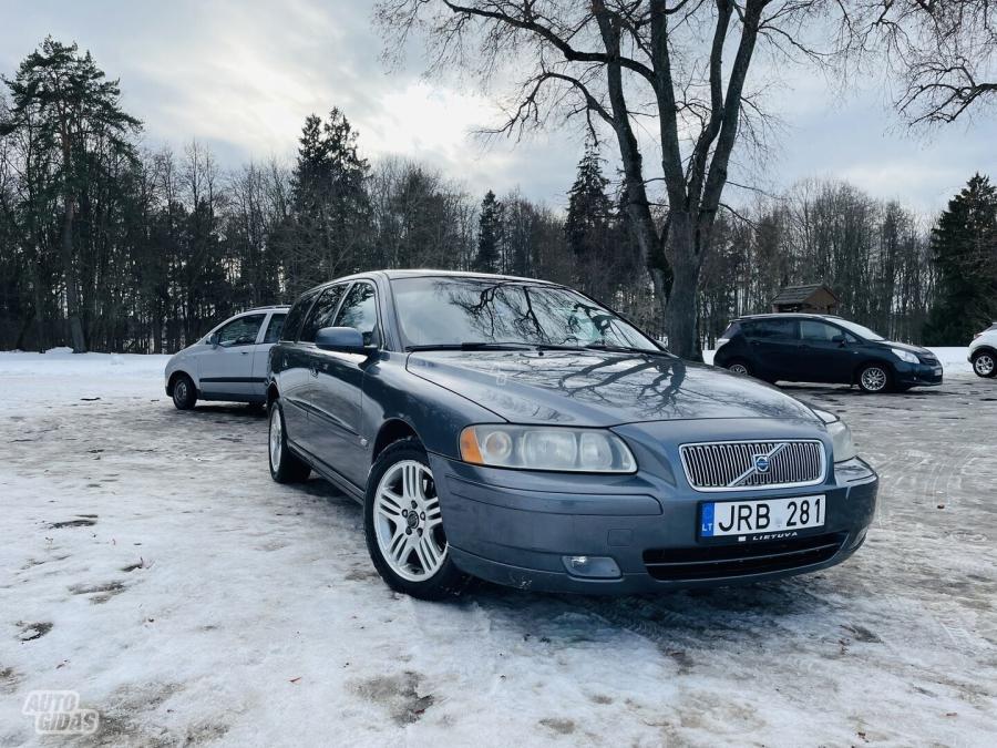 Grey Volvo V70 2005 in Kaunas, with an engine capacity of 2.40 L and mileage of 342 thousand km for 2200 €, photo 1 on AUTOMOTO.COM.LV