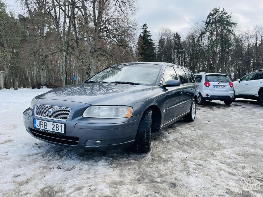 Grey Volvo V70 2005 in Kaunas, with an engine capacity of 2.40 L and mileage of 342 thousand km for 2200 €, photo 2 on AUTOMOTO.COM.LV