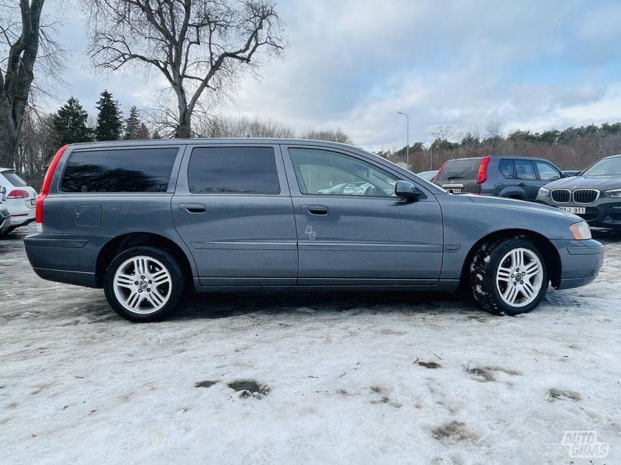 Grey Volvo V70 2005 in Kaunas, with an engine capacity of 2.40 L and mileage of 342 thousand km for 2200 €, photo 3 on AUTOMOTO.COM.LV