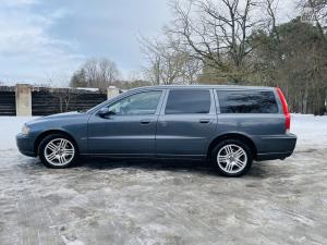Grey Volvo V70 2005 in Kaunas, with an engine capacity of 2.40 L and mileage of 342 thousand km for 2200 €, photo 5 on AUTOMOTO.COM.LV