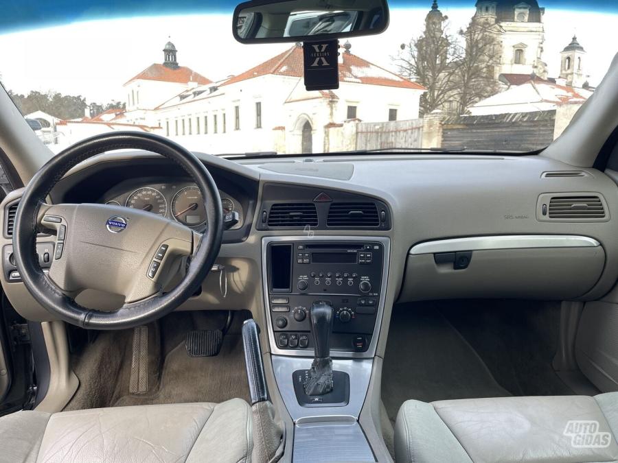 Grey Volvo V70 2005 in Kaunas, with an engine capacity of 2.40 L and mileage of 342 thousand km for 2200 €, photo 8 on AUTOMOTO.COM.LV