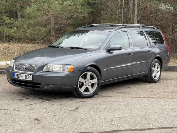 Grey Volvo V70 2005 in Siauliai, with an engine capacity of 2.40 L and mileage of 363 thousand km for 1050 €, photo 1 on AUTOMOTO.COM.LV