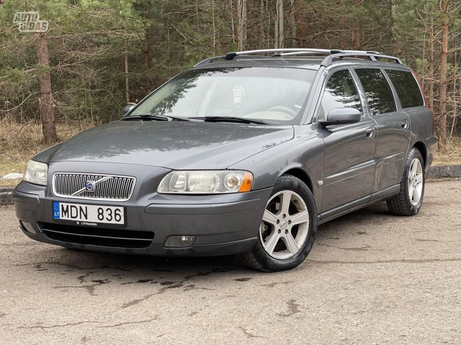 Grey Volvo V70 2005 in Siauliai, with an engine capacity of 2.40 L and mileage of 363 thousand km for 1050 €, photo 3 on AUTOMOTO.COM.LV