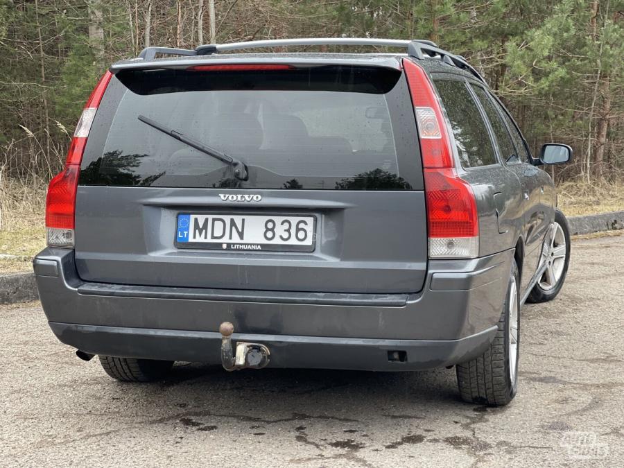 Grey Volvo V70 2005 in Siauliai, with an engine capacity of 2.40 L and mileage of 363 thousand km for 1050 €, photo 5 on AUTOMOTO.COM.LV