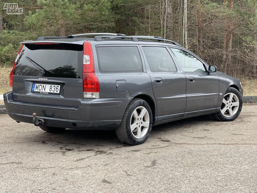 Grey Volvo V70 2005 in Siauliai, with an engine capacity of 2.40 L and mileage of 363 thousand km for 1050 €, photo 7 on AUTOMOTO.COM.LV
