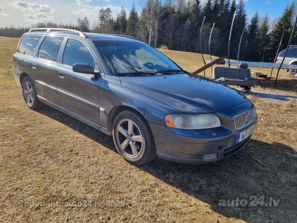 Pelēks Volvo V70 2005 Otepē, ar dzinēja tilpumu 2.40 L un nobraukumu 410 tūkst. km par 1250 €, foto 1 vietnē AUTOMOTO.COM.LV