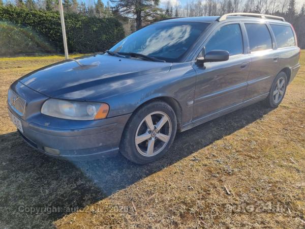 Pelēks Volvo V70 2005 Otepē, ar dzinēja tilpumu 2.40 L un nobraukumu 410 tūkst. km par 1250 €, foto 2 vietnē AUTOMOTO.COM.LV