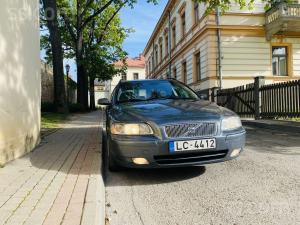 Серый Вольво В70 2005 в Цесис, объемом двигателя 2.40 л и пробегом 366 тыс. км за 2000 €, фото  на AUTOMOTO.COM.LV