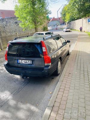 Pelēks Volvo V70 2005 Cēsis, ar dzinēja tilpumu 2.40 L un nobraukumu 366 tūkst. km par 2000 €, foto 3 vietnē AUTOMOTO.COM.LV
