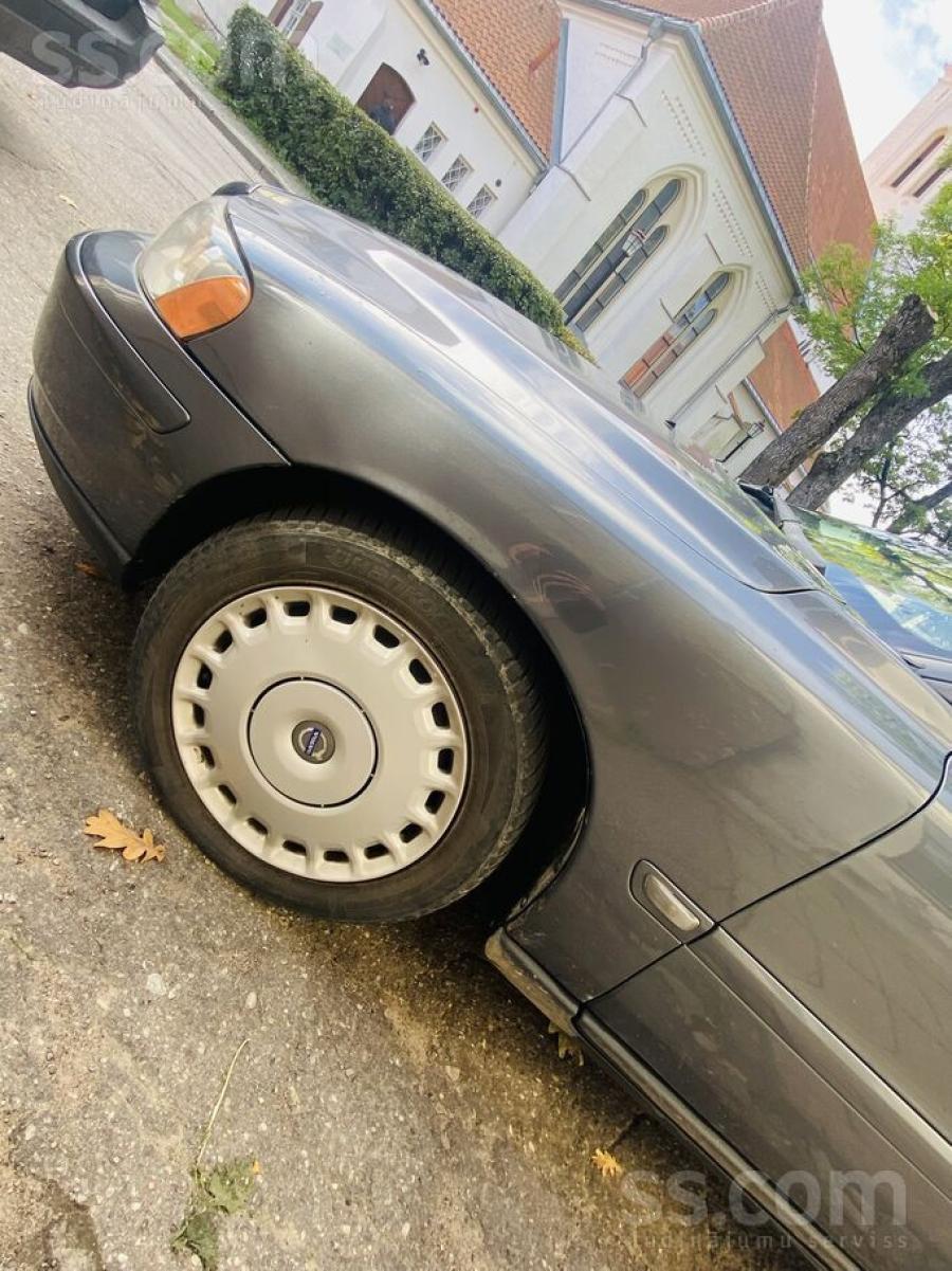 Pelēks Volvo V70 2005 Cēsis, ar dzinēja tilpumu 2.40 L un nobraukumu 366 tūkst. km par 2000 €, foto 4 vietnē AUTOMOTO.COM.LV