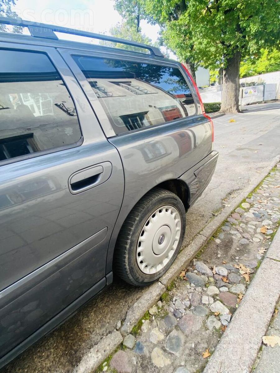 Pelēks Volvo V70 2005 Cēsis, ar dzinēja tilpumu 2.40 L un nobraukumu 366 tūkst. km par 2000 €, foto 5 vietnē AUTOMOTO.COM.LV