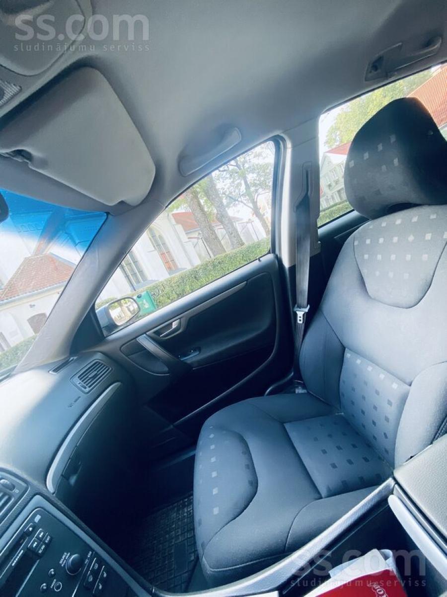 Pelēks Volvo V70 2005 Cēsis, ar dzinēja tilpumu 2.40 L un nobraukumu 366 tūkst. km par 2000 €, foto 8 vietnē AUTOMOTO.COM.LV