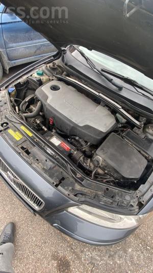 Pelēks Volvo V70 2005 Cēsis, ar dzinēja tilpumu 2.40 L un nobraukumu 366 tūkst. km par 2000 €, foto 13 vietnē AUTOMOTO.COM.LV