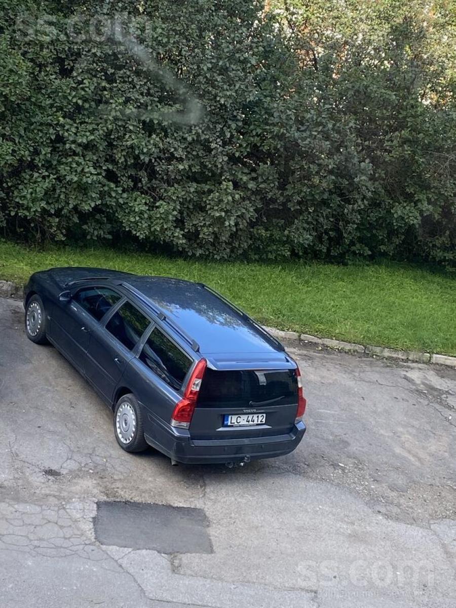 Pelēks Volvo V70 2005 Cēsis, ar dzinēja tilpumu 2.40 L un nobraukumu 366 tūkst. km par 2000 €, foto 14 vietnē AUTOMOTO.COM.LV