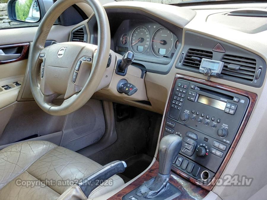 Pelēks Volvo V70 2005 Tallina, ar dzinēja tilpumu 2.40 L un nobraukumu 0 tūkst. km par 1699 €, foto 9 vietnē AUTOMOTO.COM.LV