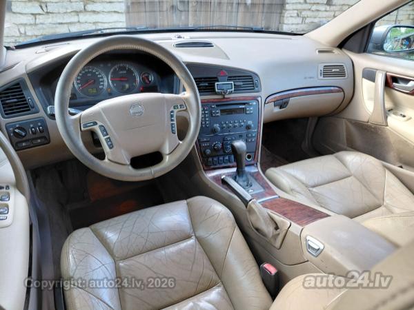 Серый Вольво В70 2005 в Таллин, объемом двигателя 2.40 л и пробегом 0 тыс. км за 1699 €, фото 9 на AUTOMOTO.COM.LV
