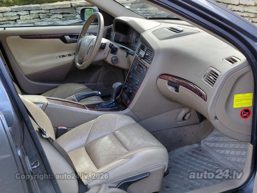 Pelēks Volvo V70 2005 Tallina, ar dzinēja tilpumu 2.40 L un nobraukumu 0 tūkst. km par 1699 €, foto 11 vietnē AUTOMOTO.COM.LV