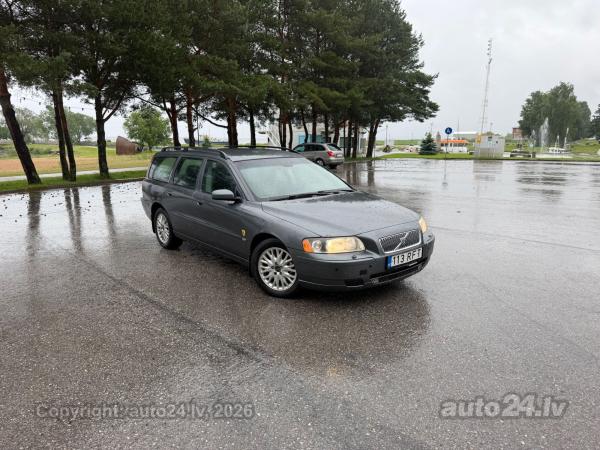 Pelēks Volvo V70 2005 Mustvē, ar dzinēja tilpumu 2.40 L un nobraukumu 0 tūkst. km par 1250 €, foto 1 vietnē AUTOMOTO.COM.LV