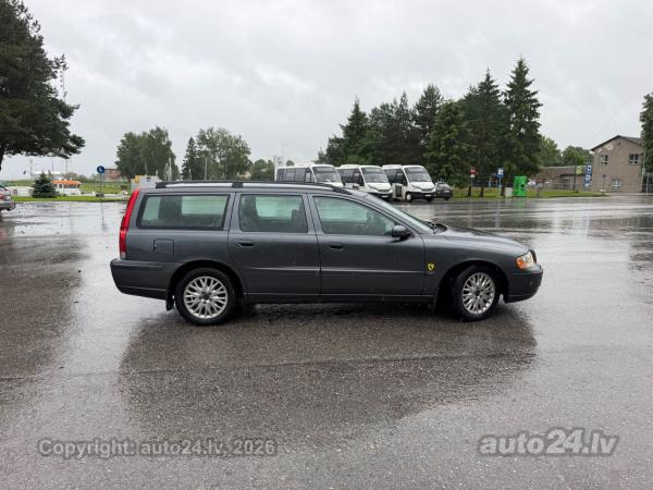 Pelēks Volvo V70 2005 Mustvē, ar dzinēja tilpumu 2.40 L un nobraukumu 0 tūkst. km par 1250 €, foto 5 vietnē AUTOMOTO.COM.LV